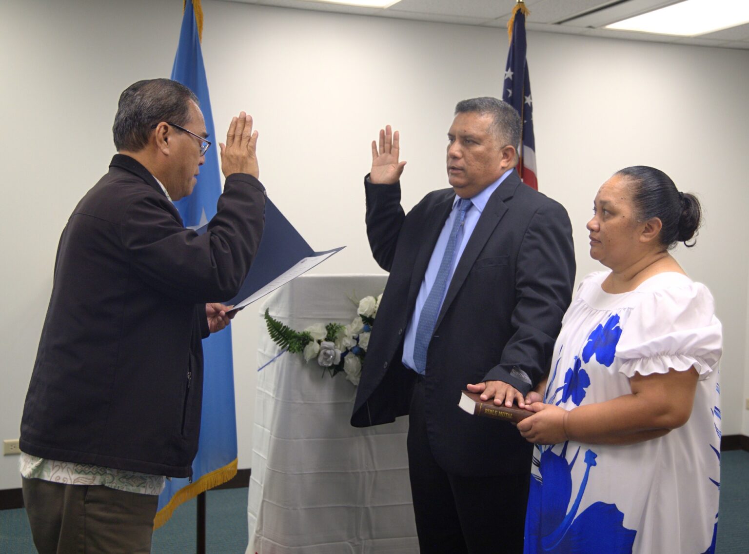 President Simina Administers Oath of Office to FSM Consul General Henry ...